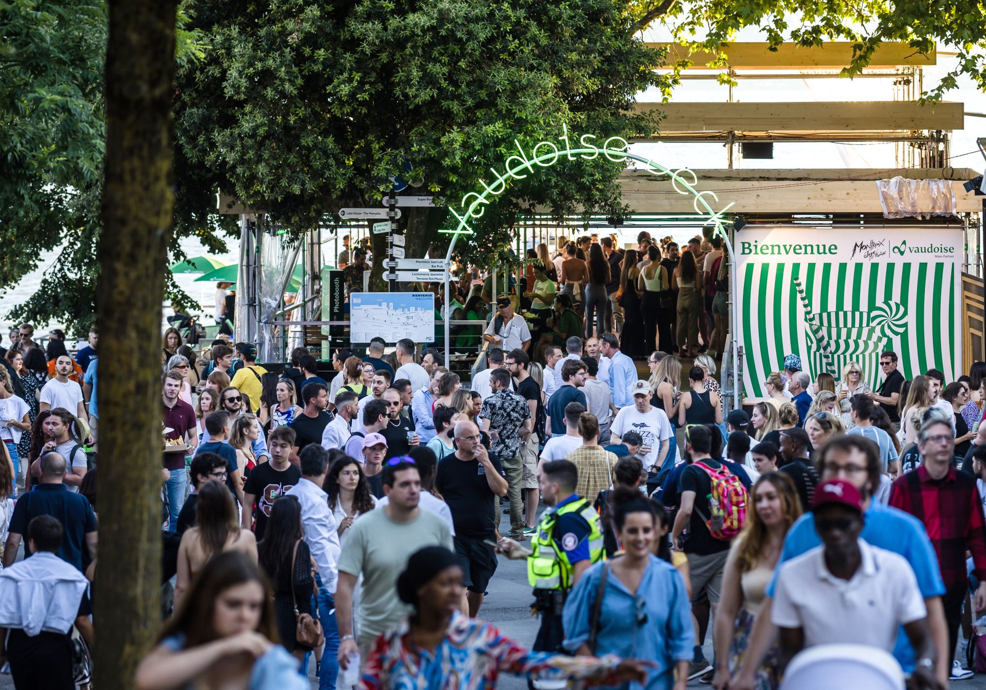 Vaudoise Deck | CORAL STUDIO